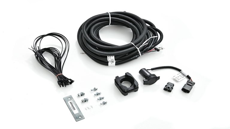 12V Single Socket (2021-) - Isuzu